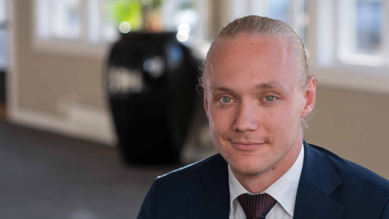 Flere reagerer på at Wikborg Rein-partner Mads Magnussen blir direktør ...